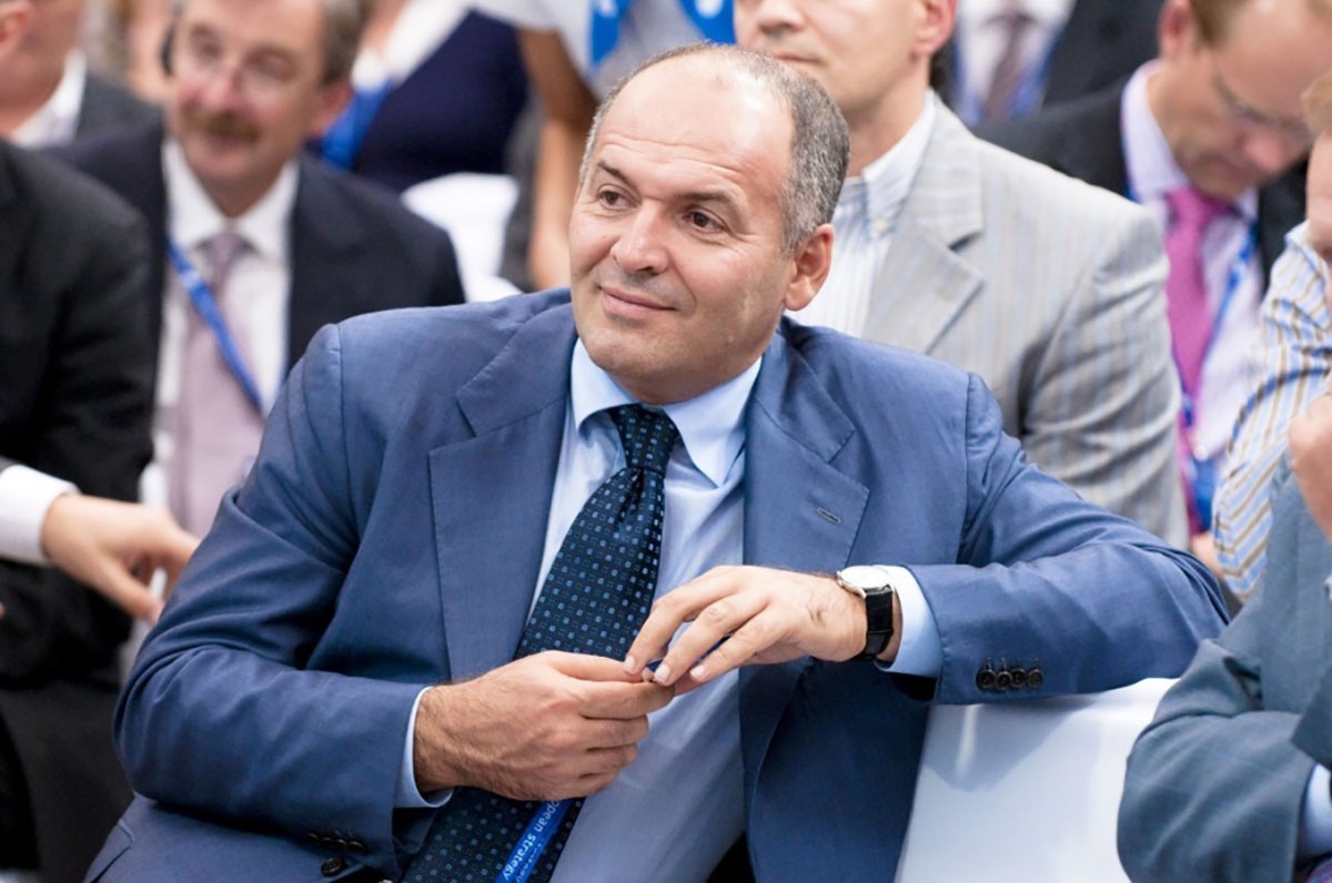 Ukrainian Billionaires Exchanged Luxury London Real Estate in Secret ...